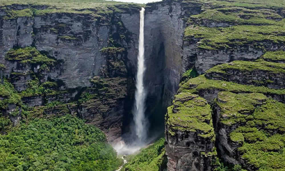 Cachoeira da Fumaça: trilha, como chegar e melhor época - Descubra o Brasil